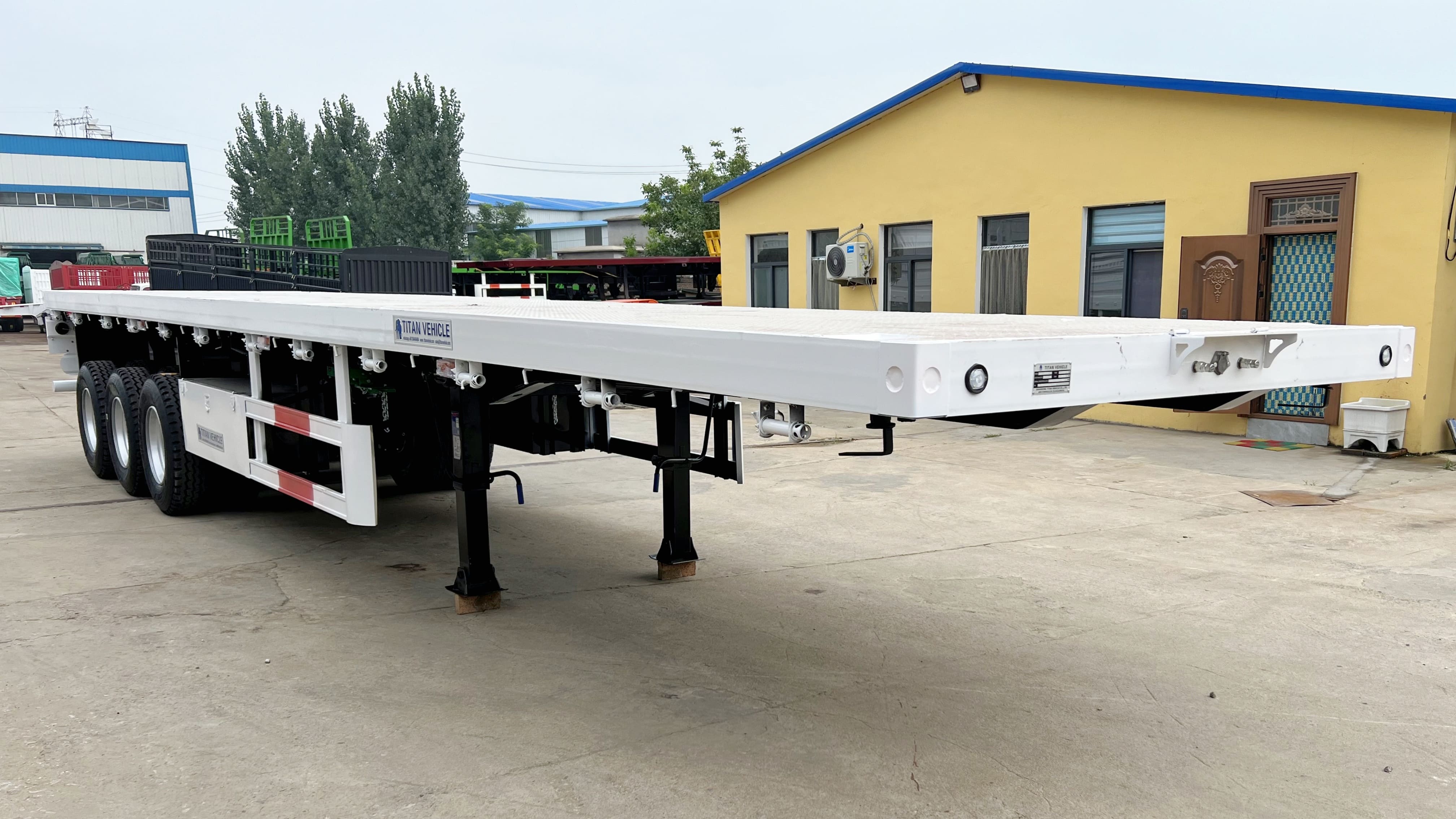 Tri Axle Flat Deck Trailers for Sale | 40 Foot Flatbed Semi Trailer in ...