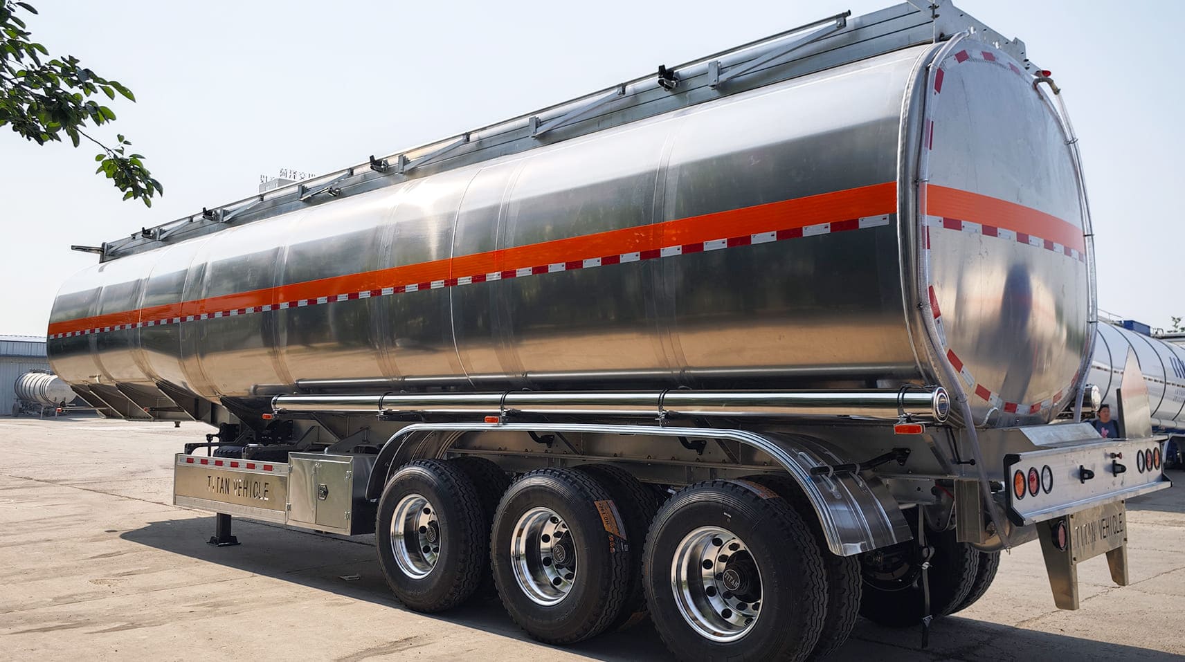 4 Compartments Fuel Tanker Semi Trailer for Sale in Costa Rica